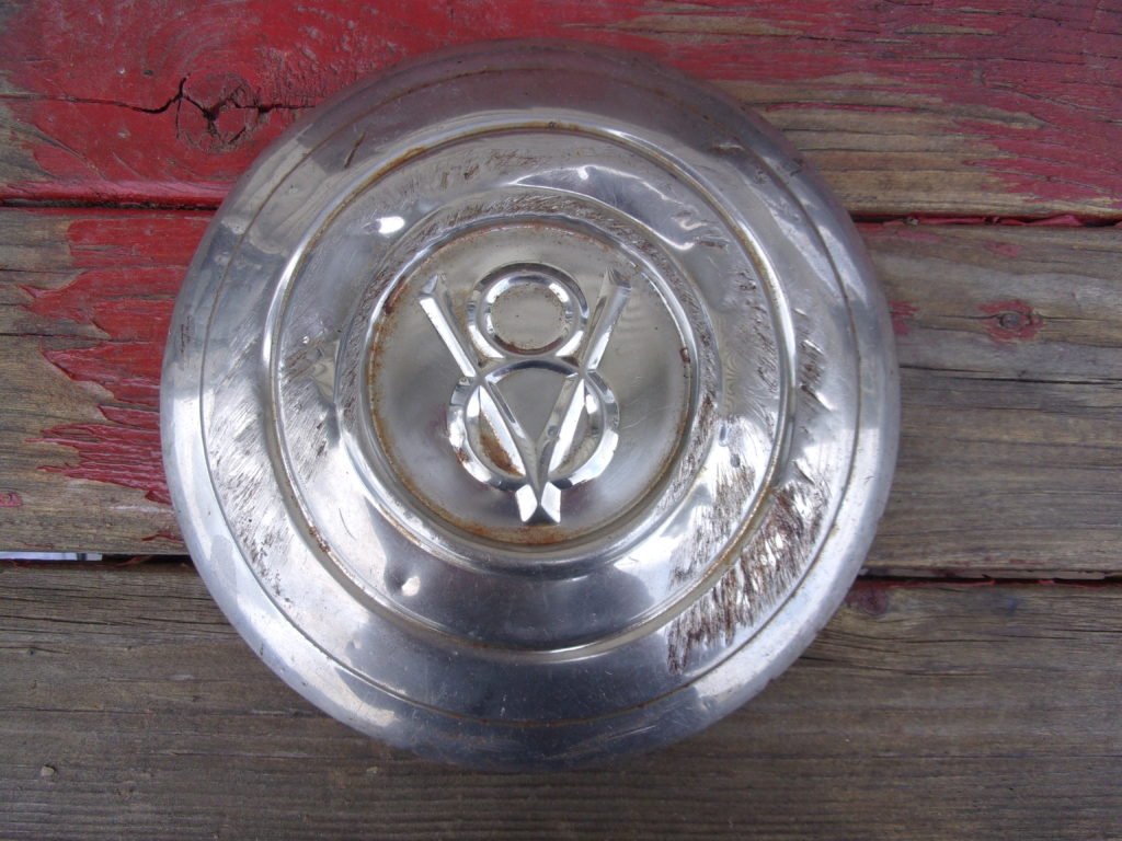 With a V8 Here and a V8 There . . . . A Guide to Early Ford Hub Caps ...