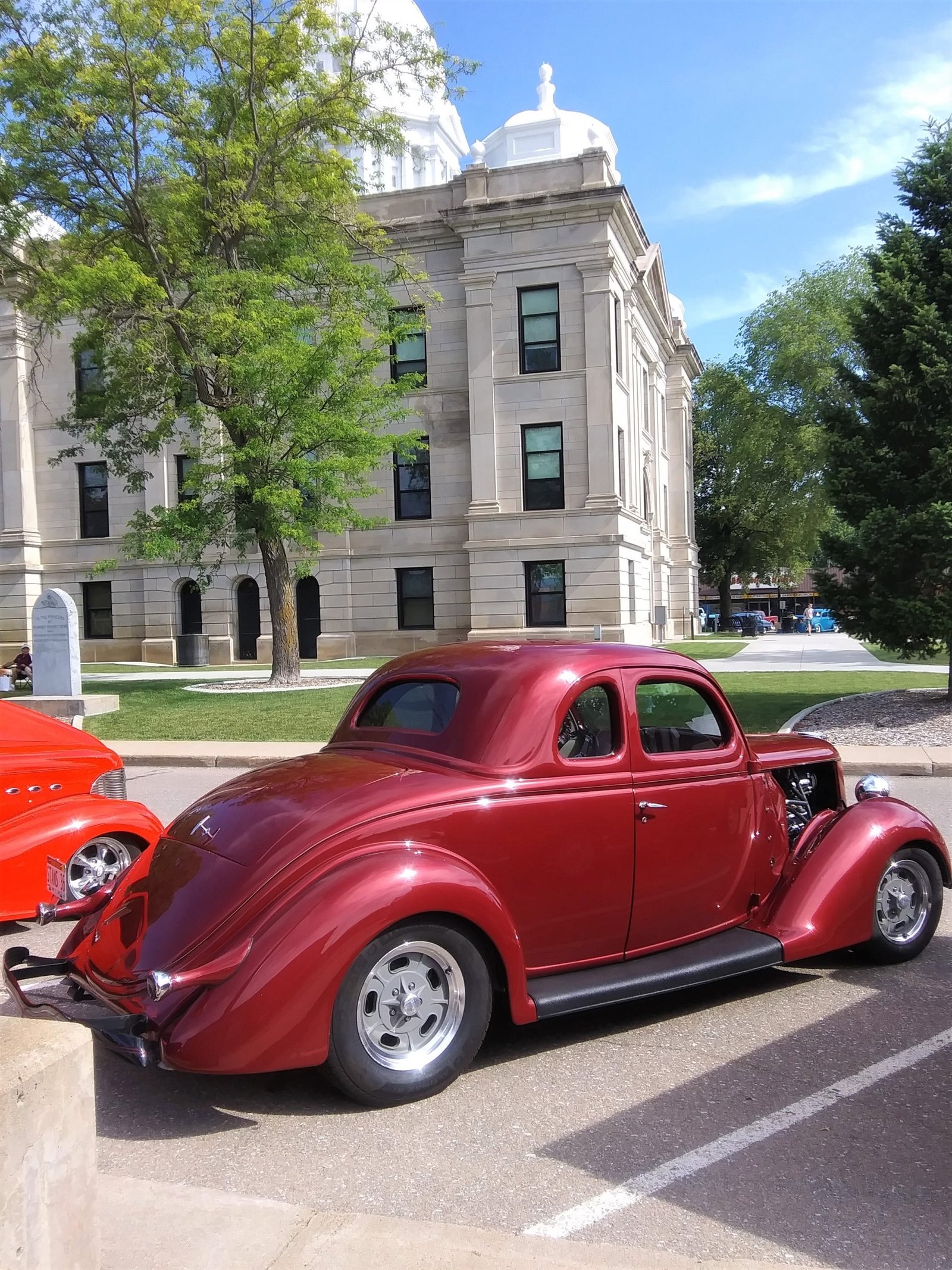 Classics Around the Courthouse Square – American Car Historian